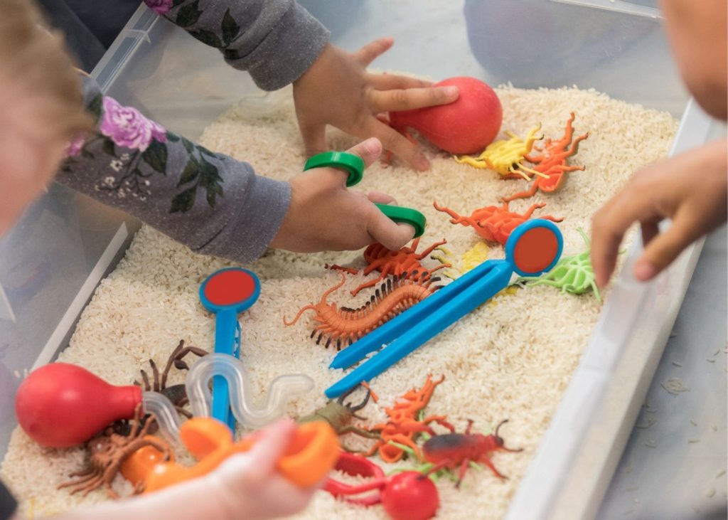 50+ Screen Free Toddler Activities To Keep Them Entertained At Home ...